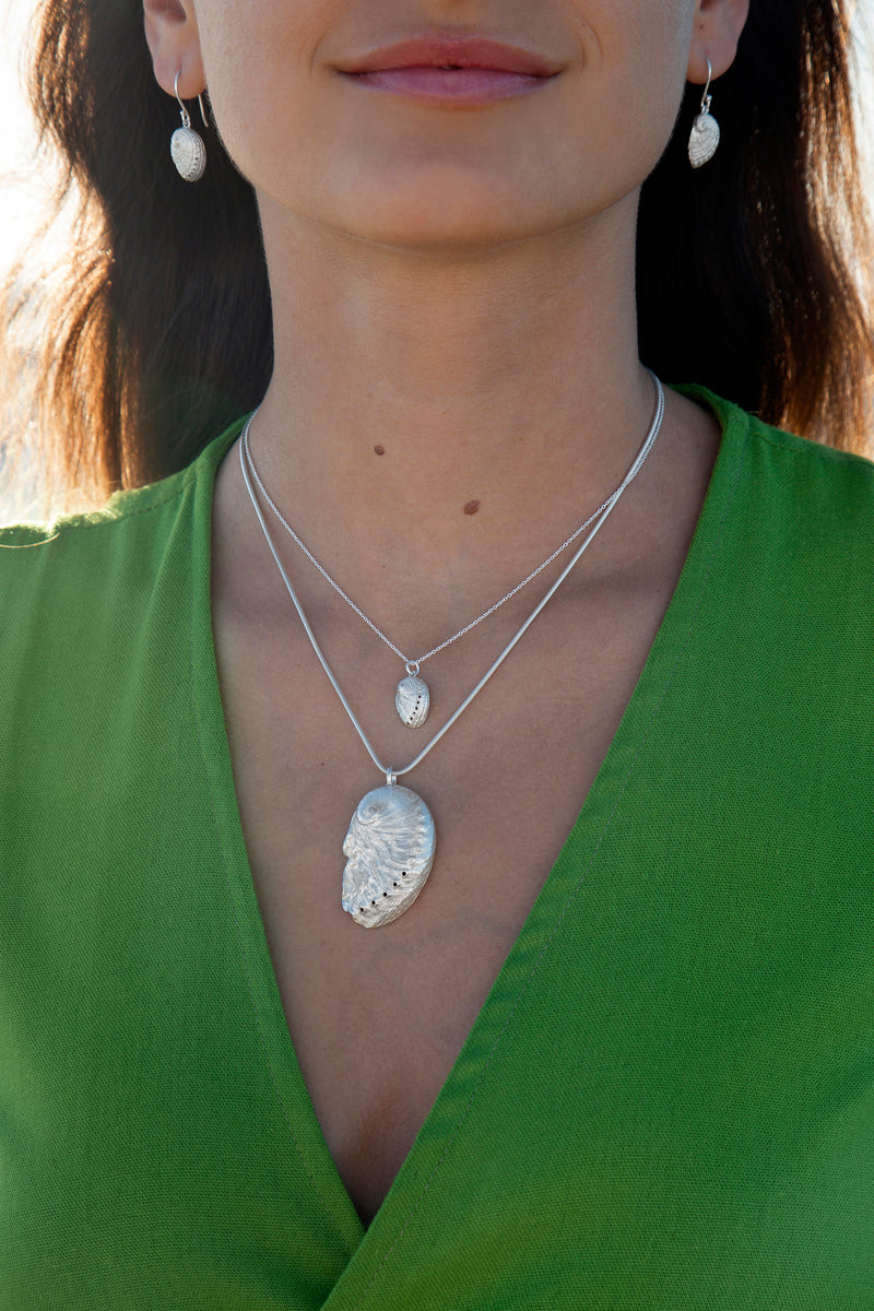 Large Perlemoen pendant – Miky Rose